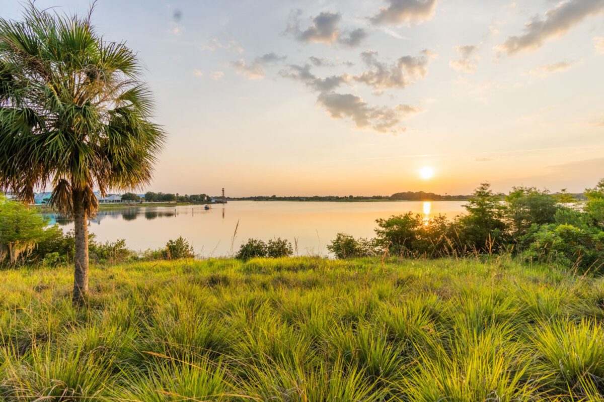 Sunset Park: Panoramic Lake Views